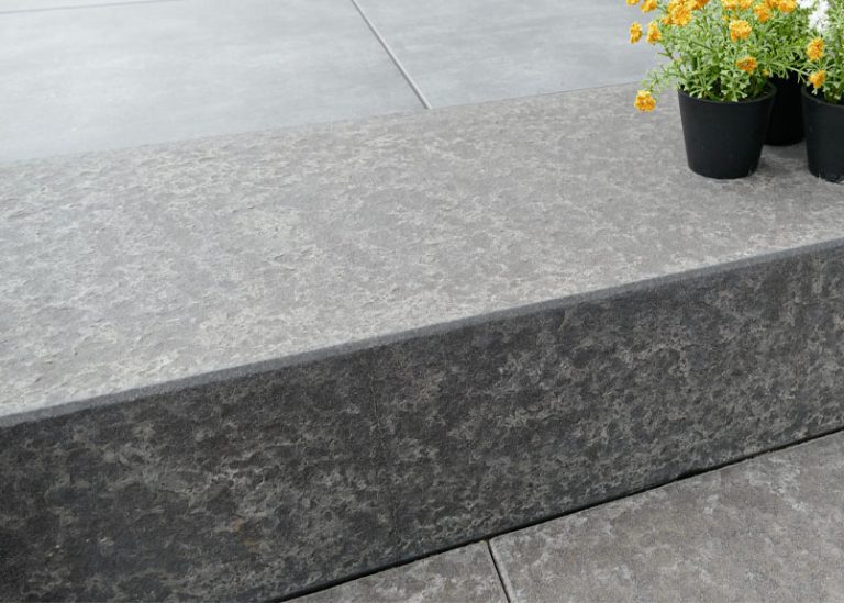 Naturstein Terrassenplatten kaufen - Travertin, Granit, Sandstein uvm.
